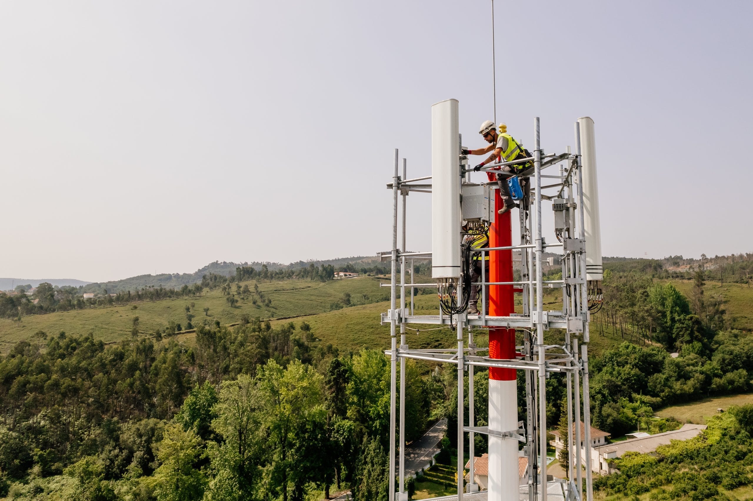 Segurança no acesso e intervenção em redes e infraestruturas da rede ...